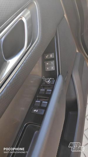 Brown Land Rover Range Rover Velar 2018 in Kaunas, with an engine capacity of 2.00 L and mileage of 153 thousand km for 22000 €, photo 12 on AUTOMOTO.COM.LV