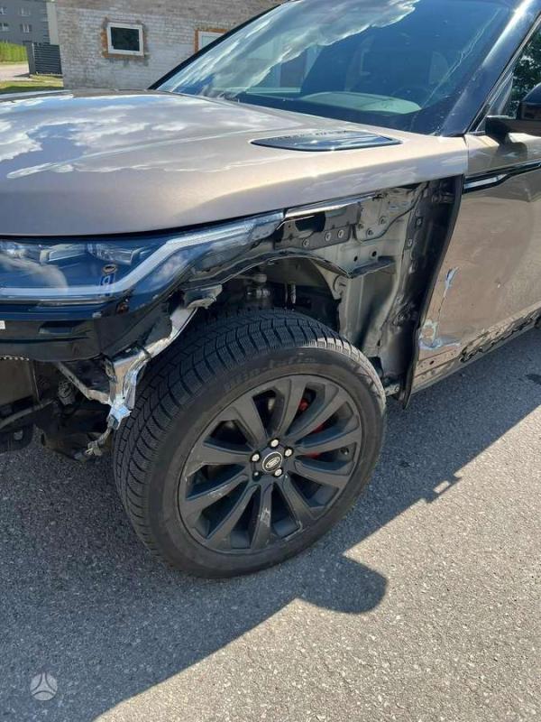 Brown Land Rover Range Rover Velar 2018 in Kaunas, with an engine capacity of 2.00 L and mileage of 240 thousand km for 14500 €, photo 7 on AUTOMOTO.COM.LV