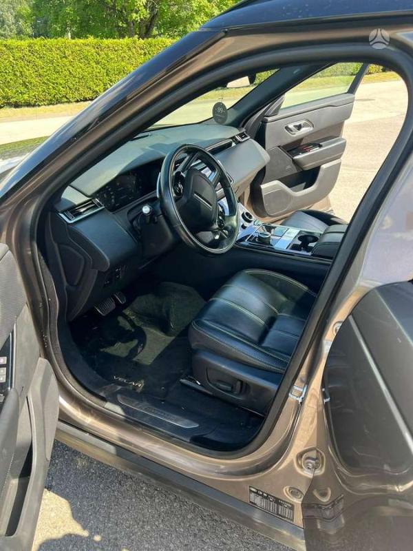 Brown Land Rover Range Rover Velar 2018 in Kaunas, with an engine capacity of 2.00 L and mileage of 240 thousand km for 14500 €, photo 9 on AUTOMOTO.COM.LV