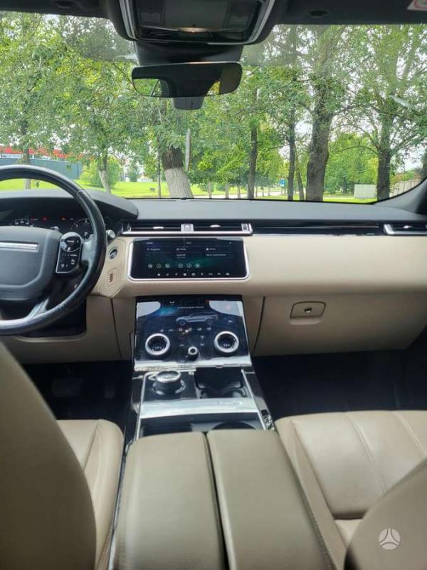 Brown Land Rover Range Rover Velar 2018 in Siauliai, with an engine capacity of 2.00 L and mileage of 270 thousand km for 18500 €, photo 9 on AUTOMOTO.COM.LV
