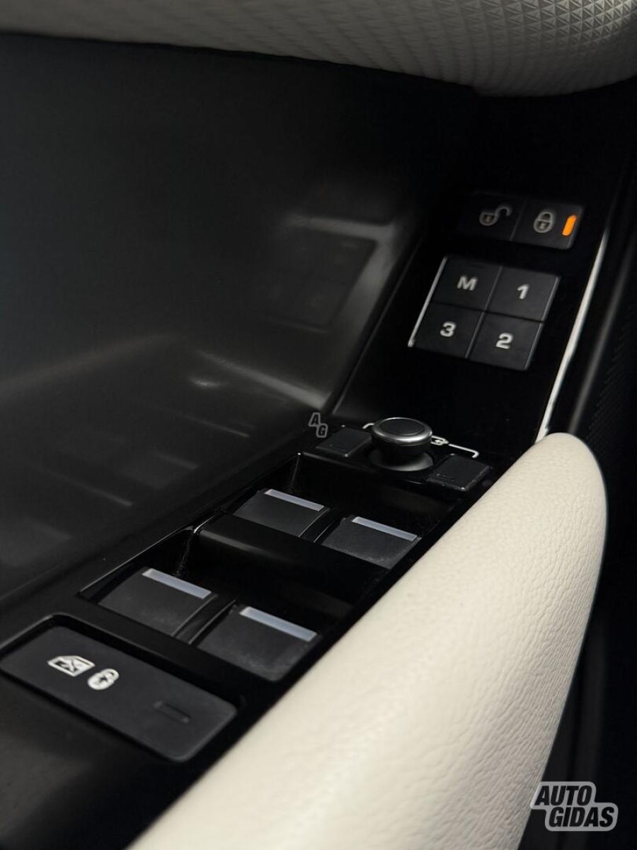 Land Rover Range Rover Velar 2018 in Vilnius, with an engine capacity of 2.00 L and mileage of 114 thousand km for 24000 €, photo 16 on AUTOMOTO.COM.LV