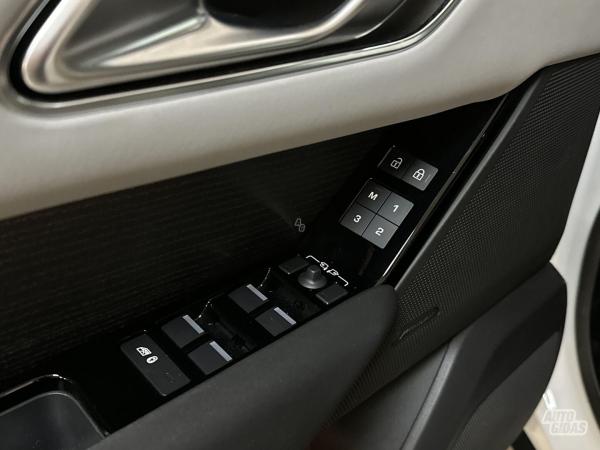 Land Rover Range Rover Velar 2024 in Vilnius, with an engine capacity of 2.00 L and mileage of 13 thousand km for 59999 €, photo 11 on AUTOMOTO.COM.LV