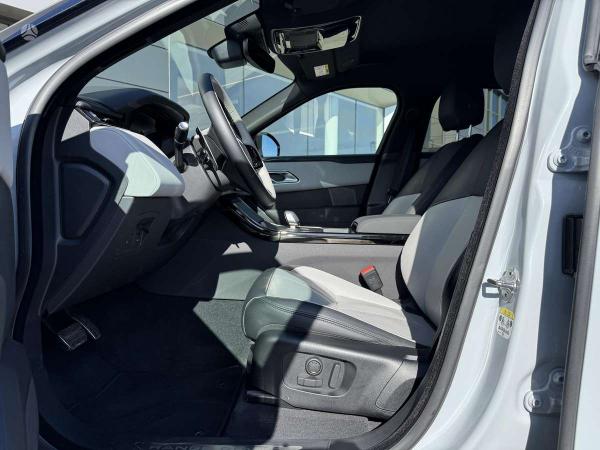 Land Rover Range Rover Velar 2025 in Vilnius, with an engine capacity of 3.00 L and mileage of 23 thousand km for 63500 €, photo 7 on AUTOMOTO.COM.LV