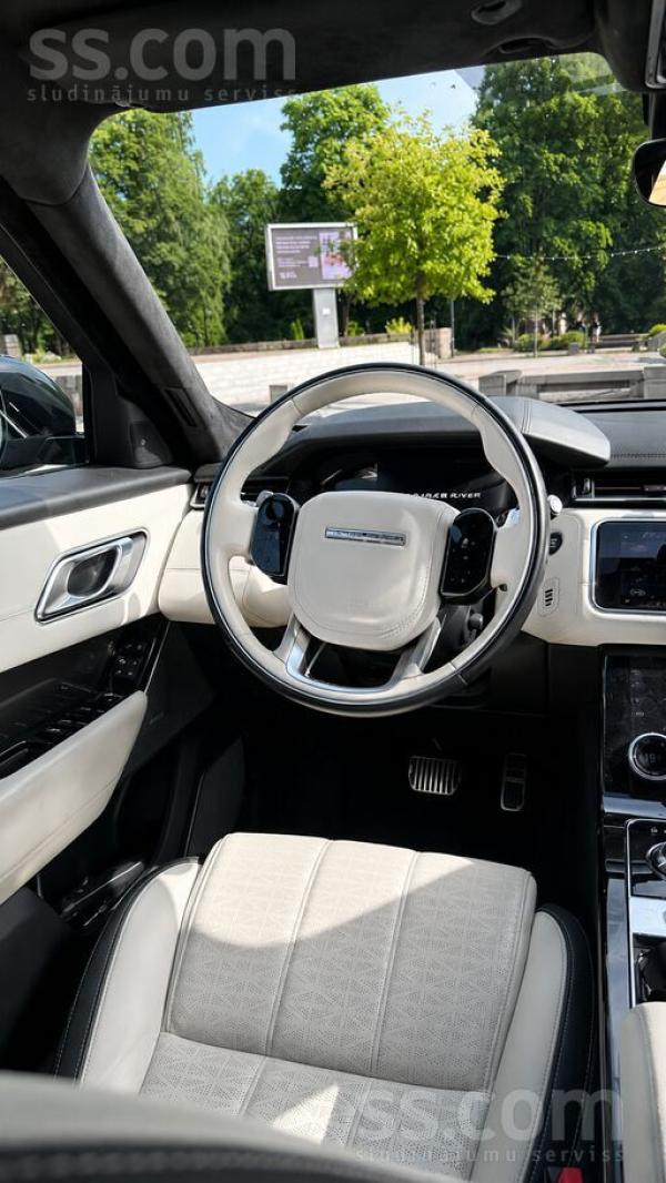 Grey Land Rover Range Rover Velar 2017 in Riga, with an engine capacity of 3.00 L and mileage of 181 thousand km for 27800 €, photo 6 on AUTOMOTO.COM.LV