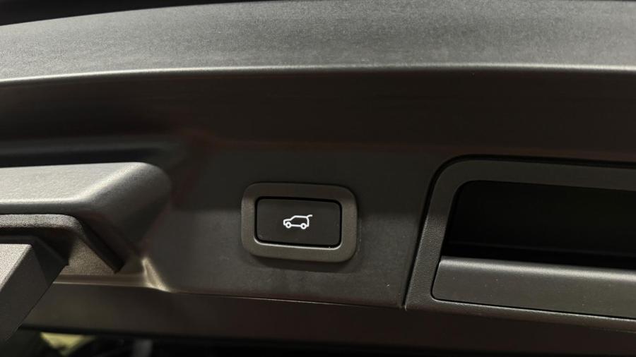 Pelēks Land Rover Range Rover Velar 2017 Rīga, ar dzinēja tilpumu 3.00 L un nobraukumu 182 tūkst. km par 27990 €, foto 26 vietnē AUTOMOTO.COM.LV