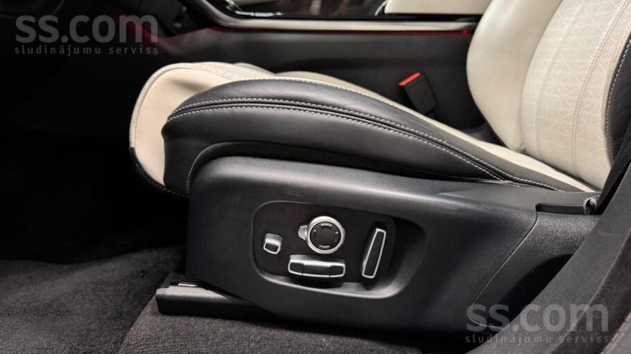 Pelēks Land Rover Range Rover Velar 2017 Rīga, ar dzinēja tilpumu 3.00 L un nobraukumu 182 tūkst. km par 27990 €, foto 30 vietnē AUTOMOTO.COM.LV