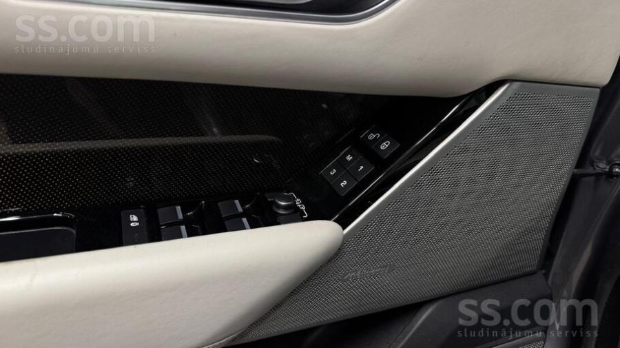 Pelēks Land Rover Range Rover Velar 2017 Rīga, ar dzinēja tilpumu 3.00 L un nobraukumu 182 tūkst. km par 27990 €, foto 31 vietnē AUTOMOTO.COM.LV