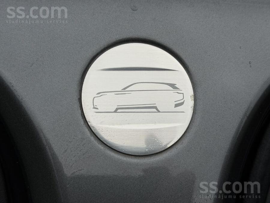 Pelēks Land Rover Range Rover Velar 2017 Jelgava, ar dzinēja tilpumu 2.00 L un nobraukumu 154 tūkst. km par 18500 €, foto 21 vietnē AUTOMOTO.COM.LV