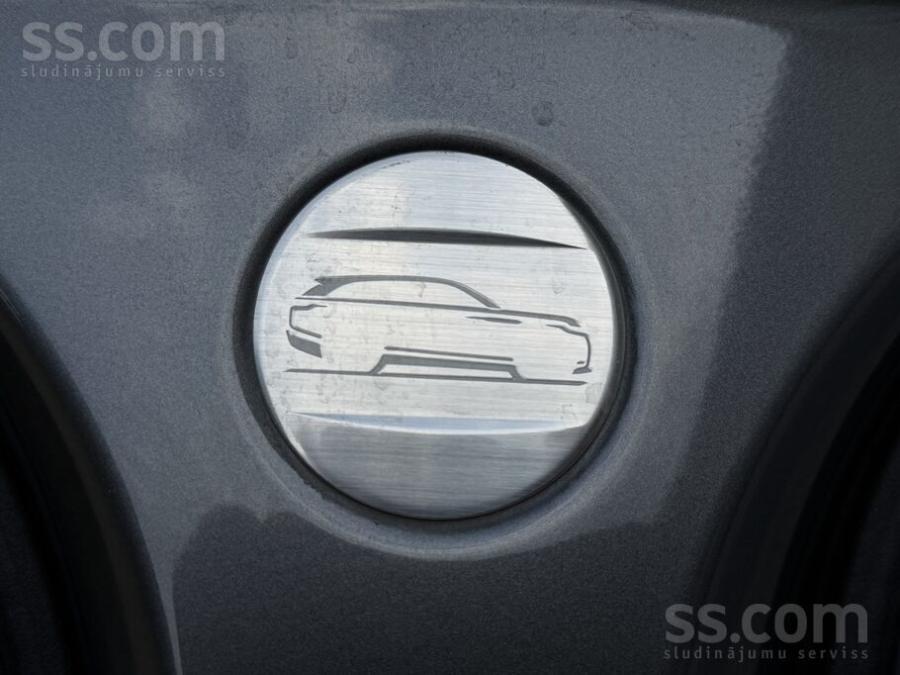 Grey Land Rover Range Rover Velar 2017 in Jelgava, with an engine capacity of 2.00 L and mileage of 154 thousand km for 19800 €, photo 23 on AUTOMOTO.COM.LV