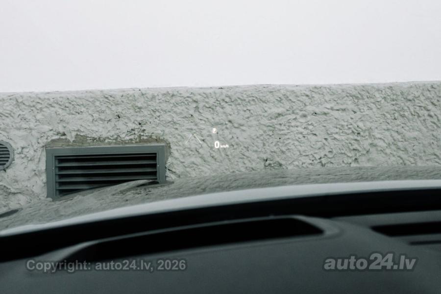 Grey Land Rover Range Rover Velar 2017 in Parnu, with an engine capacity of 2.00 L and mileage of 209 thousand km for 19990 €, photo 37 on AUTOMOTO.COM.LV