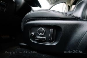 Grey Land Rover Range Rover Velar 2017 in Parnu, with an engine capacity of 2.00 L and mileage of 209 thousand km for 19990 €, photo 38 on AUTOMOTO.COM.LV