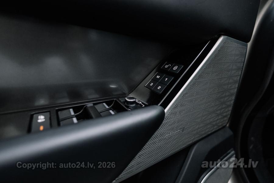 Grey Land Rover Range Rover Velar 2017 in Parnu, with an engine capacity of 2.00 L and mileage of 209 thousand km for 19990 €, photo 41 on AUTOMOTO.COM.LV