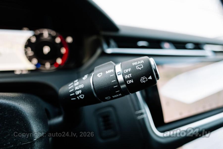 Grey Land Rover Range Rover Velar 2017 in Parnu, with an engine capacity of 2.00 L and mileage of 209 thousand km for 19990 €, photo 47 on AUTOMOTO.COM.LV
