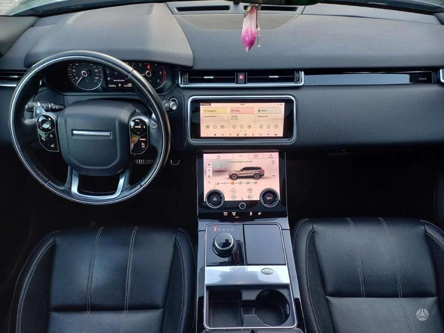 Pelēks Land Rover Range Rover Velar 2018 Viļņa, ar dzinēja tilpumu 2.00 L un nobraukumu 146 tūkst. km par 23400 €, foto 15 vietnē AUTOMOTO.COM.LV
