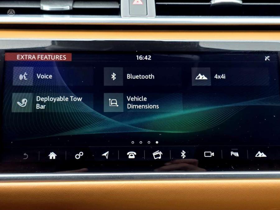 Pelēks Land Rover Range Rover Velar 2018 Tauragė, ar dzinēja tilpumu 2.00 L un nobraukumu 168 tūkst. km par 19600 €, foto 28 vietnē AUTOMOTO.COM.LV
