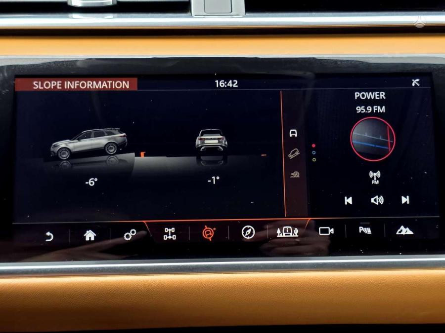 Pelēks Land Rover Range Rover Velar 2018 Tauragė, ar dzinēja tilpumu 2.00 L un nobraukumu 168 tūkst. km par 19600 €, foto 30 vietnē AUTOMOTO.COM.LV