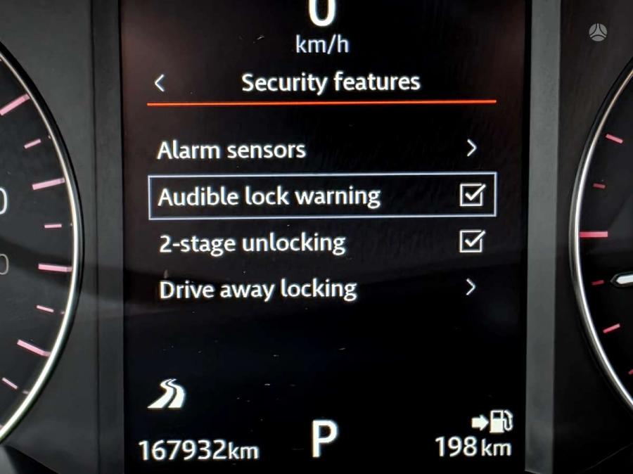 Pelēks Land Rover Range Rover Velar 2018 Tauragė, ar dzinēja tilpumu 2.00 L un nobraukumu 168 tūkst. km par 19600 €, foto 33 vietnē AUTOMOTO.COM.LV