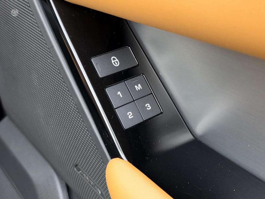 Pelēks Land Rover Range Rover Velar 2018 Tauragė, ar dzinēja tilpumu 2.00 L un nobraukumu 168 tūkst. km par 19600 €, foto 38 vietnē AUTOMOTO.COM.LV