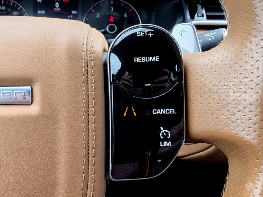 Pelēks Land Rover Range Rover Velar 2018 Tauragė, ar dzinēja tilpumu 2.00 L un nobraukumu 168 tūkst. km par 19600 €, foto 40 vietnē AUTOMOTO.COM.LV
