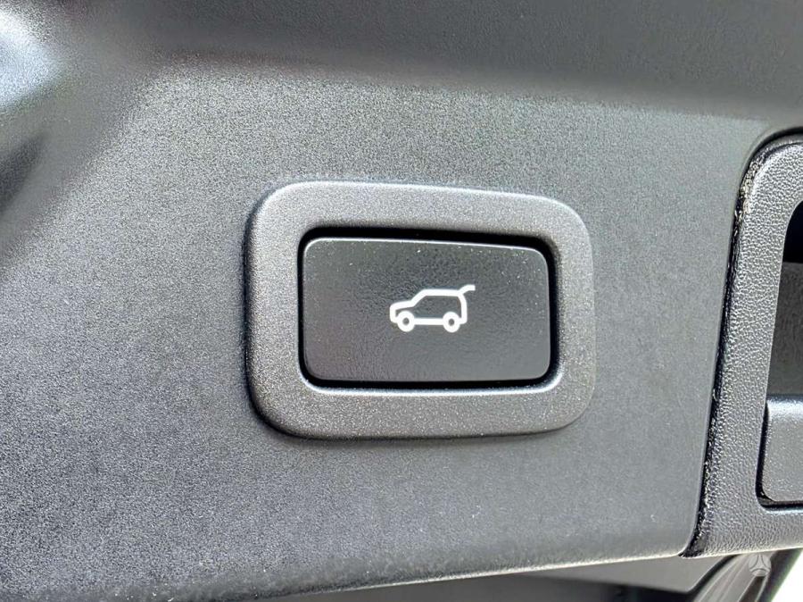 Pelēks Land Rover Range Rover Velar 2018 Tauragė, ar dzinēja tilpumu 2.00 L un nobraukumu 168 tūkst. km par 19600 €, foto 45 vietnē AUTOMOTO.COM.LV