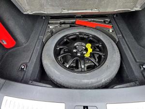 Pelēks Land Rover Range Rover Velar 2018 Tauragė, ar dzinēja tilpumu 2.00 L un nobraukumu 168 tūkst. km par 19600 €, foto 53 vietnē AUTOMOTO.COM.LV