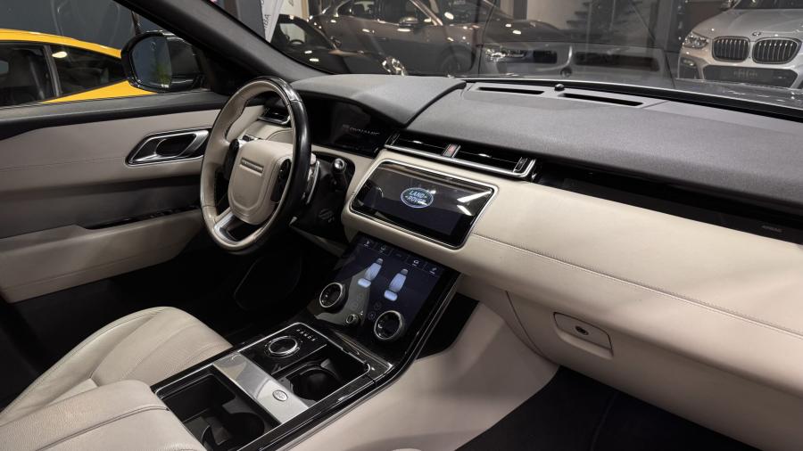 Grey Land Rover Range Rover Velar 2018 in Riga, with an engine capacity of 2.00 L and mileage of 119 thousand km for 28990 €, photo 11 on AUTOMOTO.COM.LV