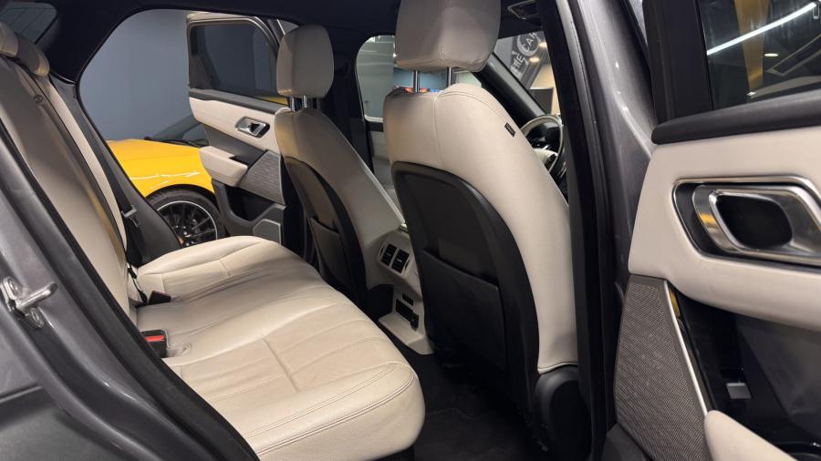 Grey Land Rover Range Rover Velar 2018 in Riga, with an engine capacity of 2.00 L and mileage of 119 thousand km for 28990 €, photo 12 on AUTOMOTO.COM.LV