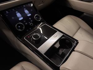 Grey Land Rover Range Rover Velar 2018 in Riga, with an engine capacity of 2.00 L and mileage of 119 thousand km for 28990 €, photo 15 on AUTOMOTO.COM.LV