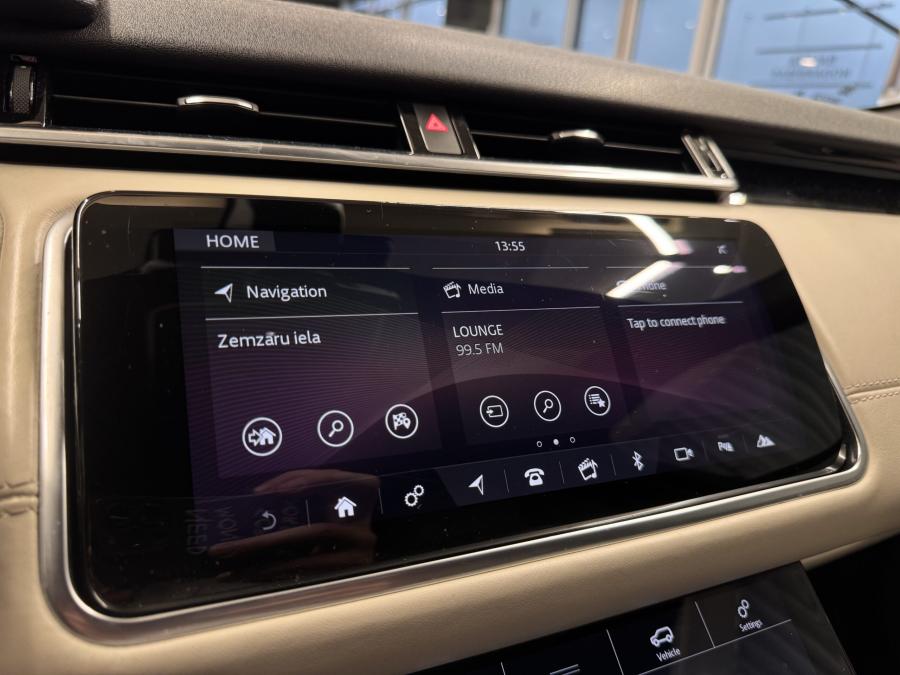 Grey Land Rover Range Rover Velar 2018 in Riga, with an engine capacity of 2.00 L and mileage of 119 thousand km for 28990 €, photo 19 on AUTOMOTO.COM.LV