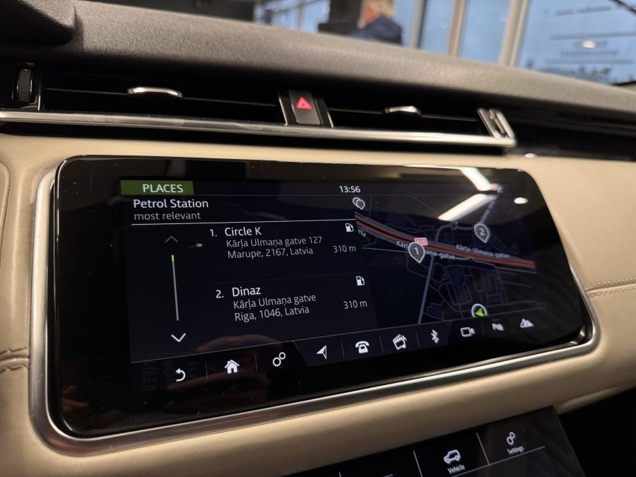 Grey Land Rover Range Rover Velar 2018 in Riga, with an engine capacity of 2.00 L and mileage of 119 thousand km for 28990 €, photo 21 on AUTOMOTO.COM.LV