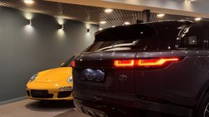 Grey Land Rover Range Rover Velar 2018 in Riga, with an engine capacity of 2.00 L and mileage of 119 thousand km for 28990 €, photo 23 on AUTOMOTO.COM.LV