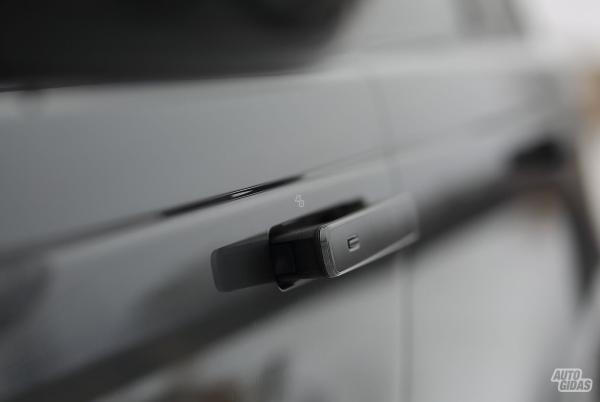 Pelēks Land Rover Range Rover Velar 2018 Kelmė, ar dzinēja tilpumu 2.00 L un nobraukumu 148 tūkst. km par 21200 €, foto 7 vietnē AUTOMOTO.COM.LV
