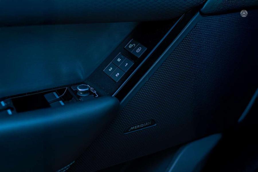 Pelēks Land Rover Range Rover Velar 2018 Šauļi, ar dzinēja tilpumu 2.00 L un nobraukumu 147 tūkst. km par 21950 €, foto 28 vietnē AUTOMOTO.COM.LV