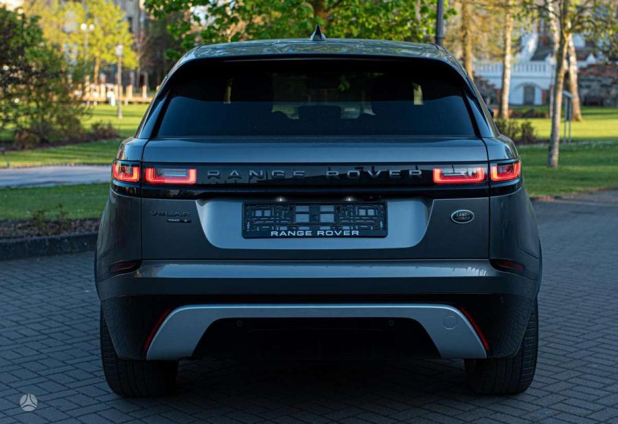 Grey Land Rover Range Rover Velar 2018 in Siauliai, with an engine capacity of 2.00 L and mileage of 147 thousand km for 21900 €, photo 9 on AUTOMOTO.COM.LV