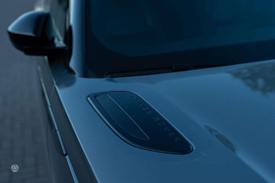 Grey Land Rover Range Rover Velar 2018 in Siauliai, with an engine capacity of 2.00 L and mileage of 147 thousand km for 21900 €, photo 14 on AUTOMOTO.COM.LV