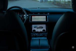 Grey Land Rover Range Rover Velar 2018 in Siauliai, with an engine capacity of 2.00 L and mileage of 147 thousand km for 21900 €, photo 18 on AUTOMOTO.COM.LV