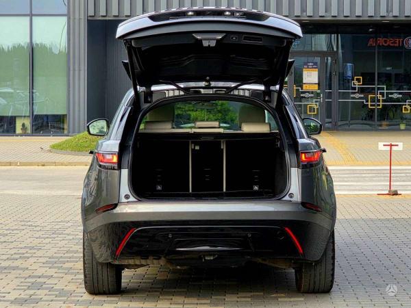 Grey Land Rover Range Rover Velar 2018 in Siauliai, with an engine capacity of 2.00 L and mileage of 157 thousand km for 19250 €, photo 7 on AUTOMOTO.COM.LV