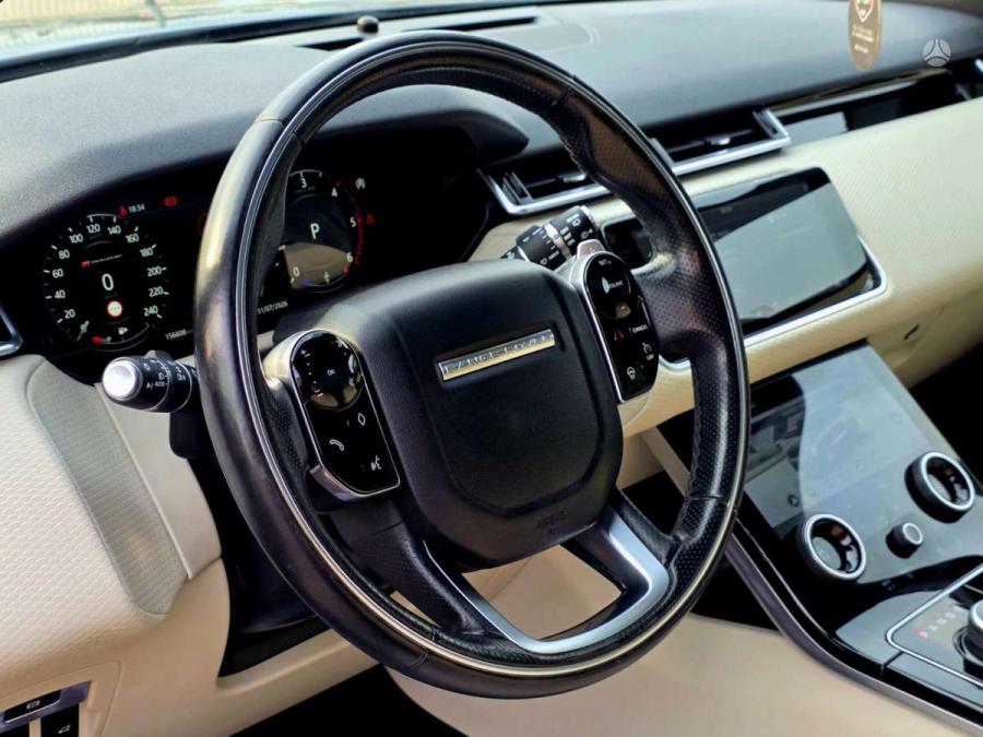 Grey Land Rover Range Rover Velar 2018 in Siauliai, with an engine capacity of 2.00 L and mileage of 157 thousand km for 19250 €, photo 14 on AUTOMOTO.COM.LV