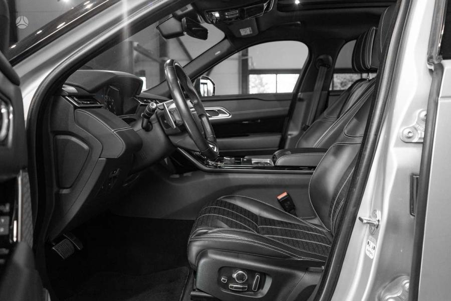 Pelēks Land Rover Range Rover Velar 2018 Rīga, ar dzinēja tilpumu 2.00 L un nobraukumu 75 tūkst. km par 29500 €, foto 9 vietnē AUTOMOTO.COM.LV