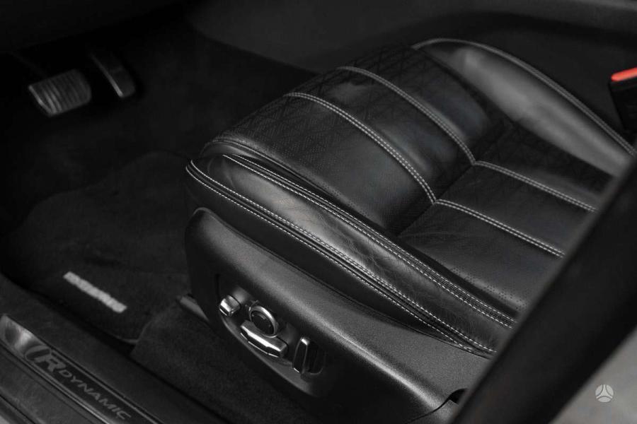 Pelēks Land Rover Range Rover Velar 2018 Rīga, ar dzinēja tilpumu 2.00 L un nobraukumu 75 tūkst. km par 29500 €, foto 19 vietnē AUTOMOTO.COM.LV