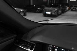 Pelēks Land Rover Range Rover Velar 2018 Rīga, ar dzinēja tilpumu 2.00 L un nobraukumu 75 tūkst. km par 29500 €, foto 21 vietnē AUTOMOTO.COM.LV