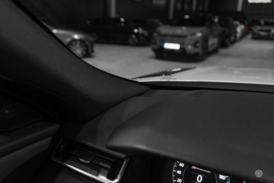 Pelēks Land Rover Range Rover Velar 2018 Rīga, ar dzinēja tilpumu 2.00 L un nobraukumu 75 tūkst. km par 29500 €, foto 21 vietnē AUTOMOTO.COM.LV