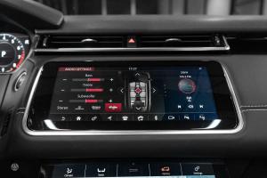 Pelēks Land Rover Range Rover Velar 2018 Rīga, ar dzinēja tilpumu 2.00 L un nobraukumu 75 tūkst. km par 29500 €, foto 28 vietnē AUTOMOTO.COM.LV
