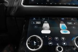 Pelēks Land Rover Range Rover Velar 2018 Rīga, ar dzinēja tilpumu 2.00 L un nobraukumu 75 tūkst. km par 29500 €, foto 30 vietnē AUTOMOTO.COM.LV
