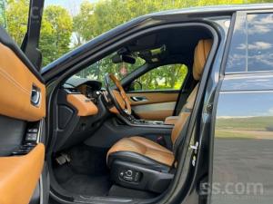 Grey Land Rover Range Rover Velar 2018 in Rezekne, with an engine capacity of 2.00 L and mileage of 151 thousand km for 21500 €, photo 8 on AUTOMOTO.COM.LV