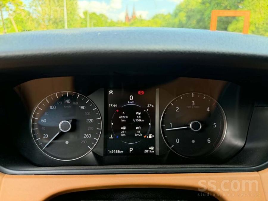 Grey Land Rover Range Rover Velar 2018 in Rezekne, with an engine capacity of 2.00 L and mileage of 151 thousand km for 21500 €, photo 11 on AUTOMOTO.COM.LV