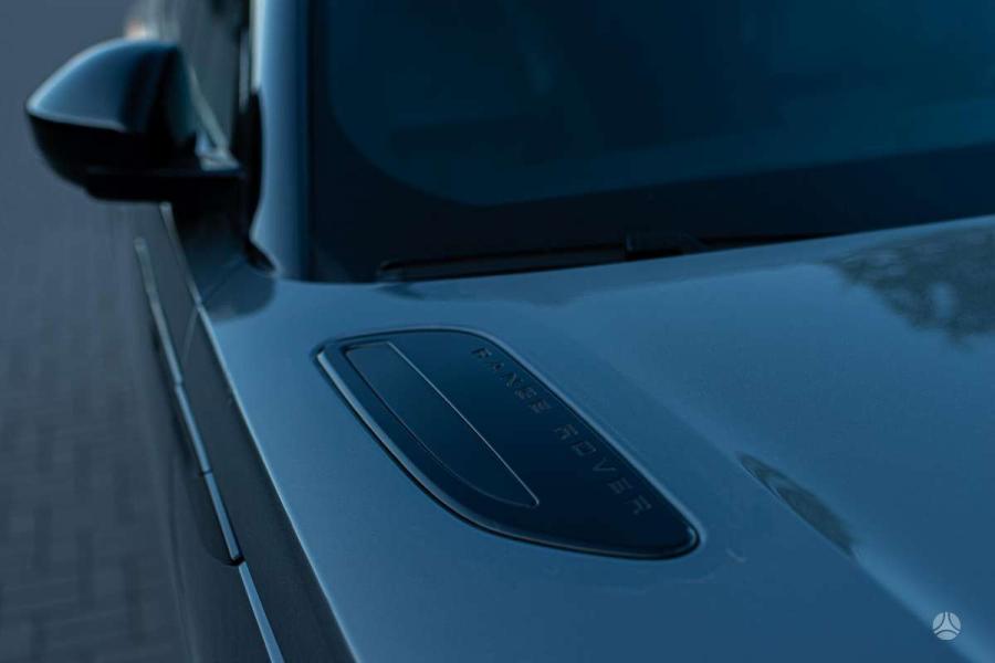 Grey Land Rover Range Rover Velar 2018 in Siauliai, with an engine capacity of 2.00 L and mileage of 147 thousand km for 21300 €, photo 16 on AUTOMOTO.COM.LV