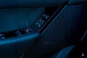 Grey Land Rover Range Rover Velar 2018 in Siauliai, with an engine capacity of 2.00 L and mileage of 147 thousand km for 21300 €, photo 29 on AUTOMOTO.COM.LV