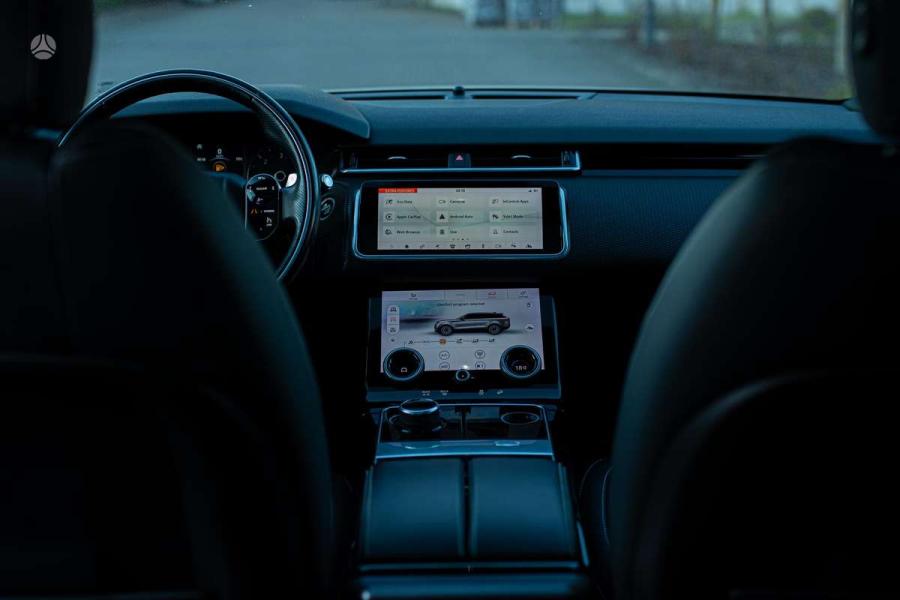 Grey Land Rover Range Rover Velar 2018 in Siauliai, with an engine capacity of 2.00 L and mileage of 147 thousand km for 20950 €, photo 18 on AUTOMOTO.COM.LV