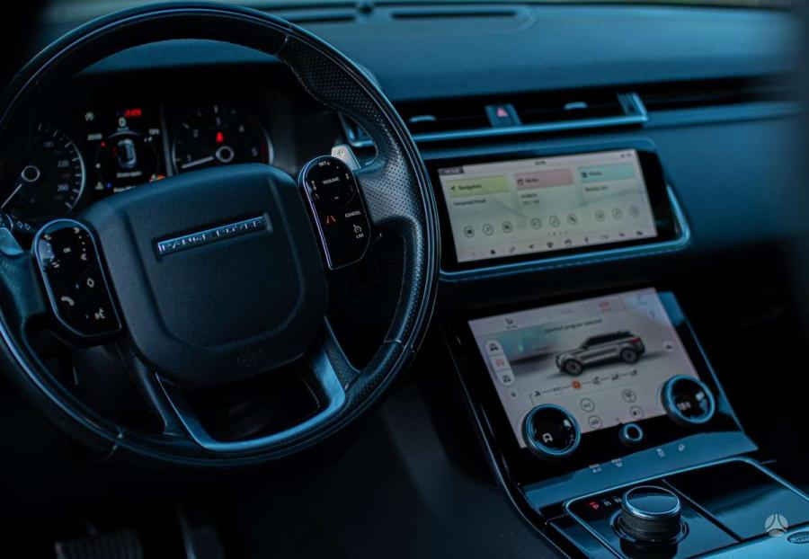 Grey Land Rover Range Rover Velar 2018 in Siauliai, with an engine capacity of 2.00 L and mileage of 147 thousand km for 20950 €, photo 24 on AUTOMOTO.COM.LV